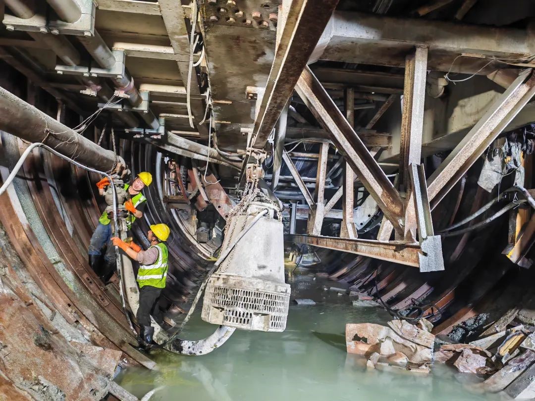 World's longest expressway tunnel completed in NW China's Xinjiang ...